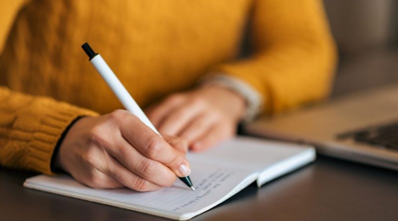 Qué es una tesis y consejos para hacerla - UNIVERSITARIOS EN APUROS